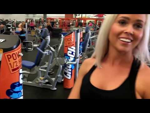 Back day with Summer Lynn at Crunch Fitness!