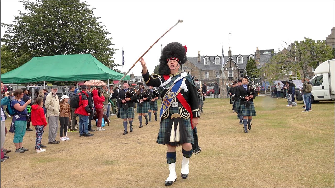 Drum Major Bill Barclay leads Towie Pipe Band through town to 2022 ...