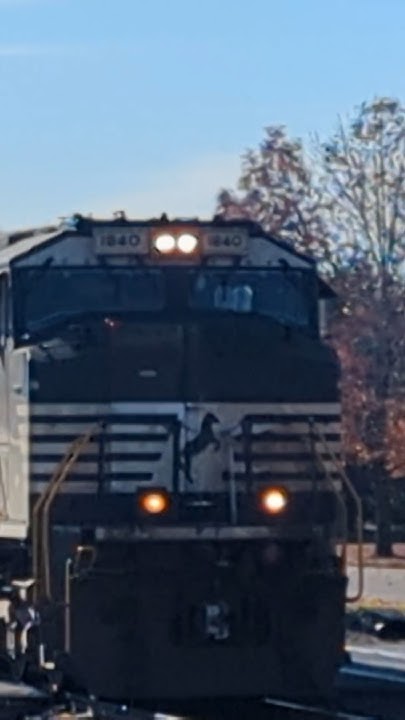 NS H11 w/ SD70ACC Leader - 10/25/24 #nsreadingline - YouTube