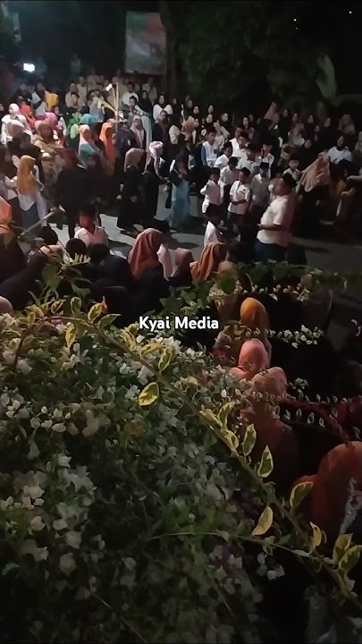 Detik ² Rebutan Gunungan Tumpeng Kirab Maulid Nabi SAW Sangubanyu Magelang Night Etno Carnival ...