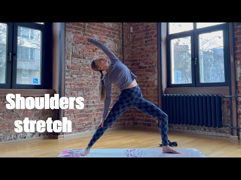 Shoulders stretch (russian language) #yoga #yogaclass #yogaathome #yogapractice