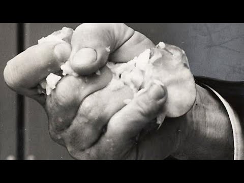 CAN YOU CRUSH AN APPLE CHALLENGE? ( GREEN APPLE - ADVANCED LEVEL 💪💪💪 )