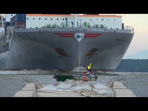 ⚠️Heart-Stopping! Barge Anchored in Dangerous Spot Battles Waves from Container Ship