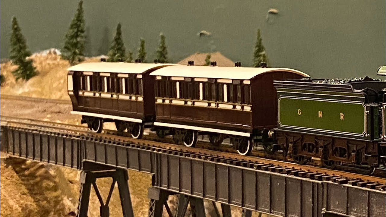 Bachmann Toby’s Museum Coaches review - YouTube