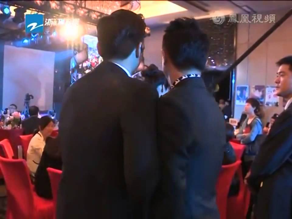 Hangeng and Siwon at Chenlong Birthday Party - YouTube