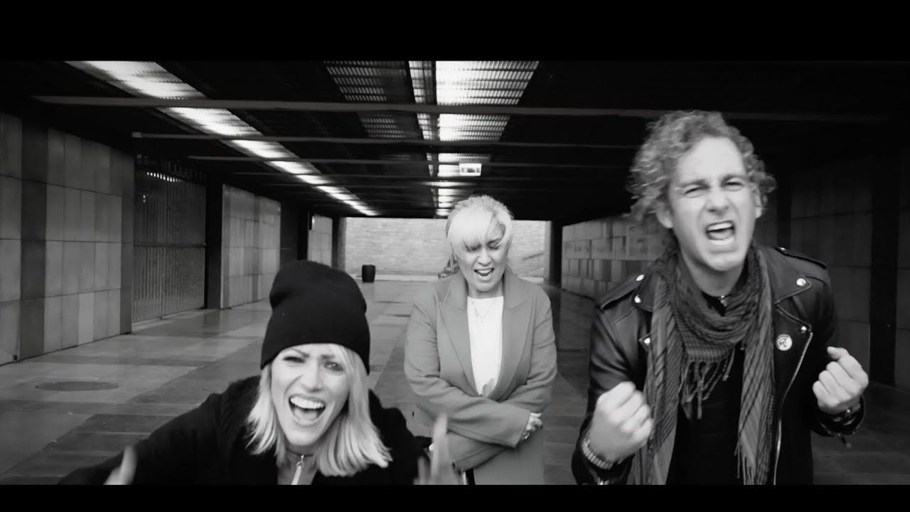 Ilona Anna Kowalik & Anna Cyzon Ft. Paweł Nawrocki - Płynie w nas ...