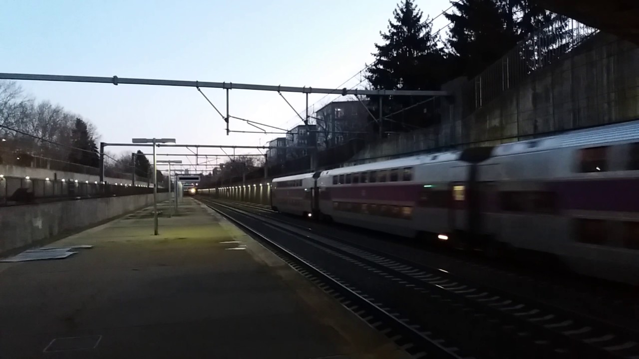 2 Trains meet at FHs - YouTube