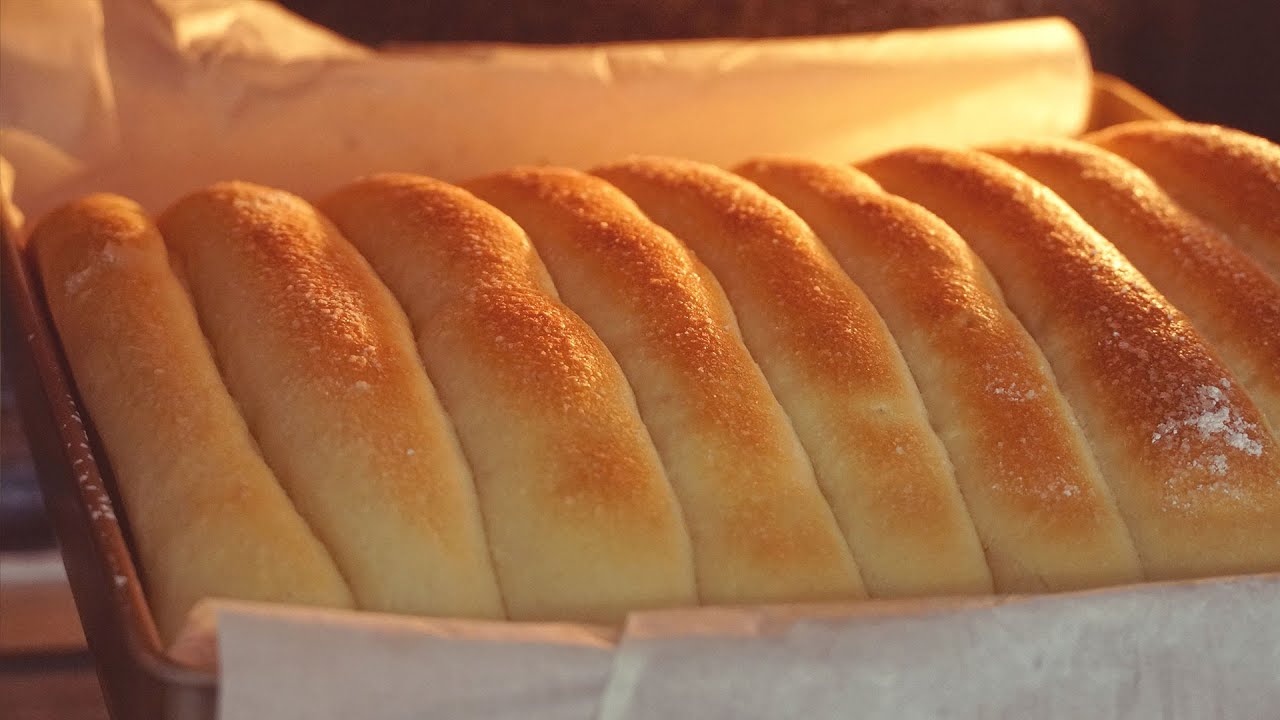 Windsor Bread | 像云朵一样柔软的酸奶麵包 | 无需机器 | 面包食谱 | DawnKee Cooking - YouTube