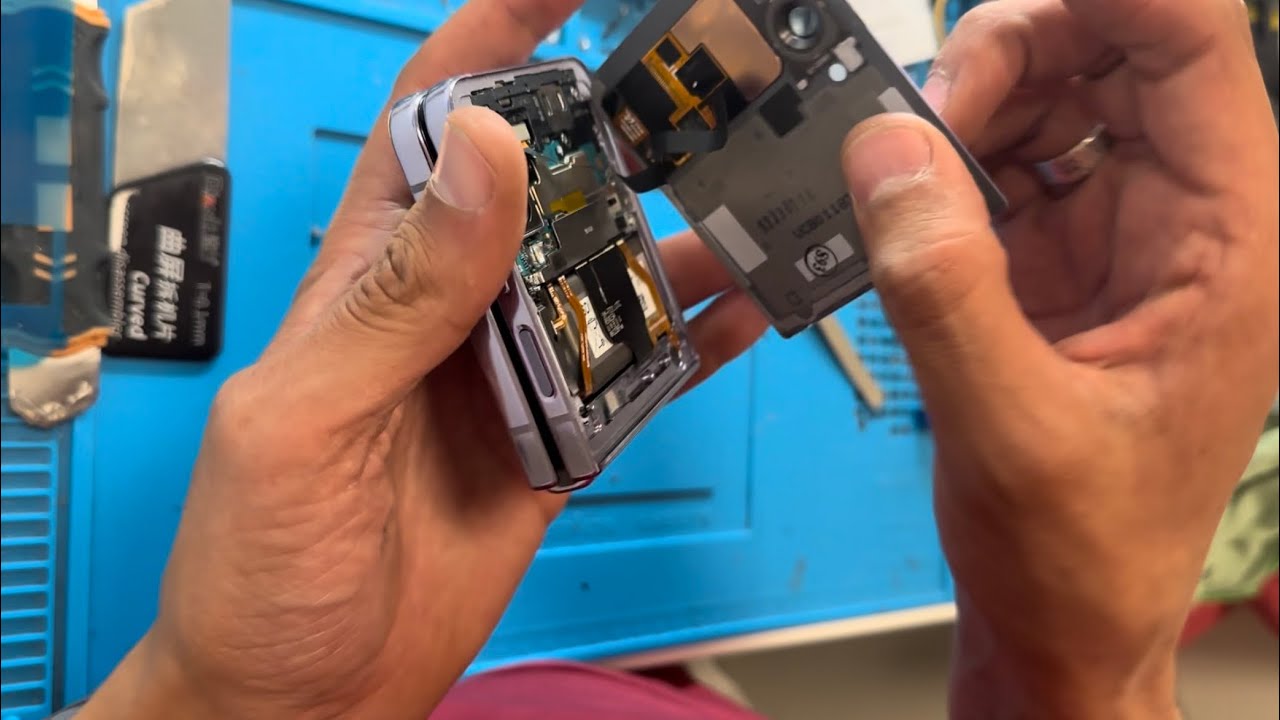 Samsung Flip 4 disassembly. Nieuwe scherm reparatie - YouTube