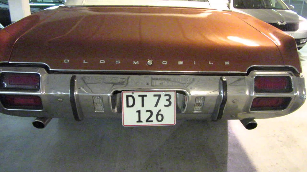 V8 sound Oldsmobile Rocket 350 at idle - YouTube