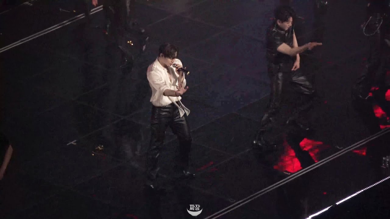 230910 2PM 콘서트 It's 2PM _ [Magic] 준호 직캠 - YouTube