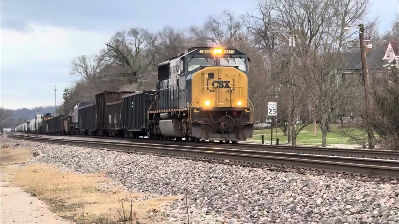 CSX 4553 Struggles solo to lead a manifest up the grade! - YouTube