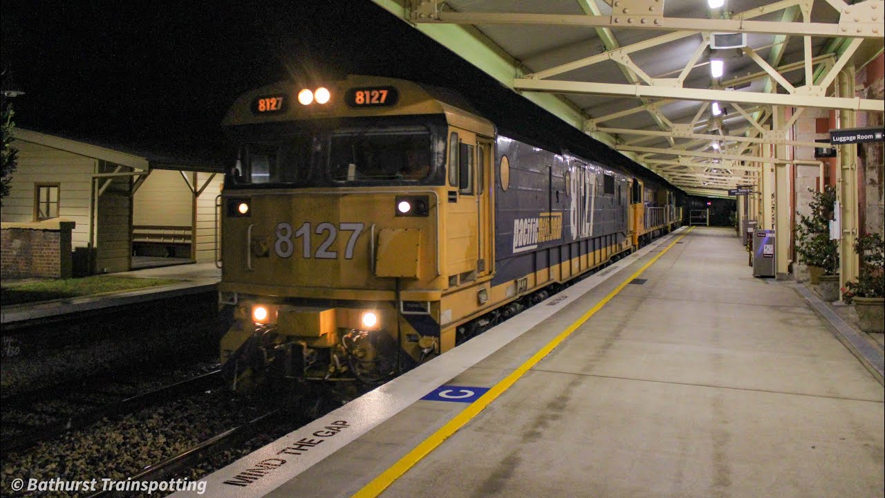 Australian Trains. Manildra Flour Service 8938 - YouTube
