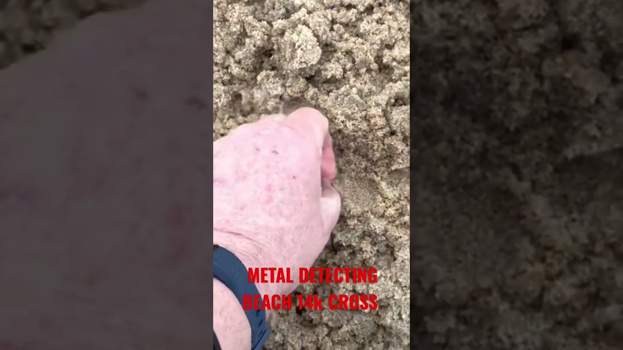 METAL DETECTING BEACH #shorts - YouTube