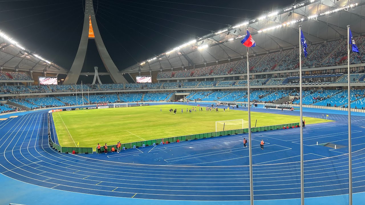 Morodok Techo National Stadium when it rains 莫罗多克技术国家体育场 下雨的时候🔥🔥🔥 - YouTube