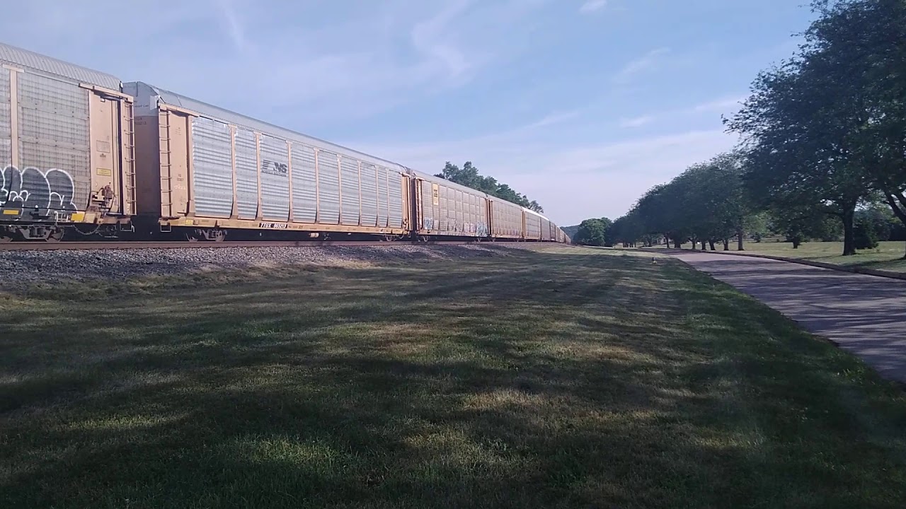 Csx train in Dayton ohio - YouTube