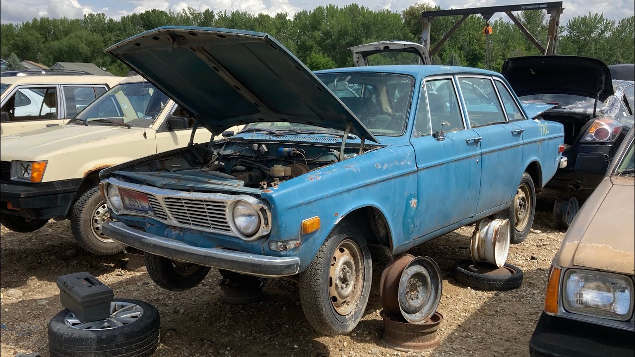 Junkyard Treasure! 1970 Volvo 140 - YouTube