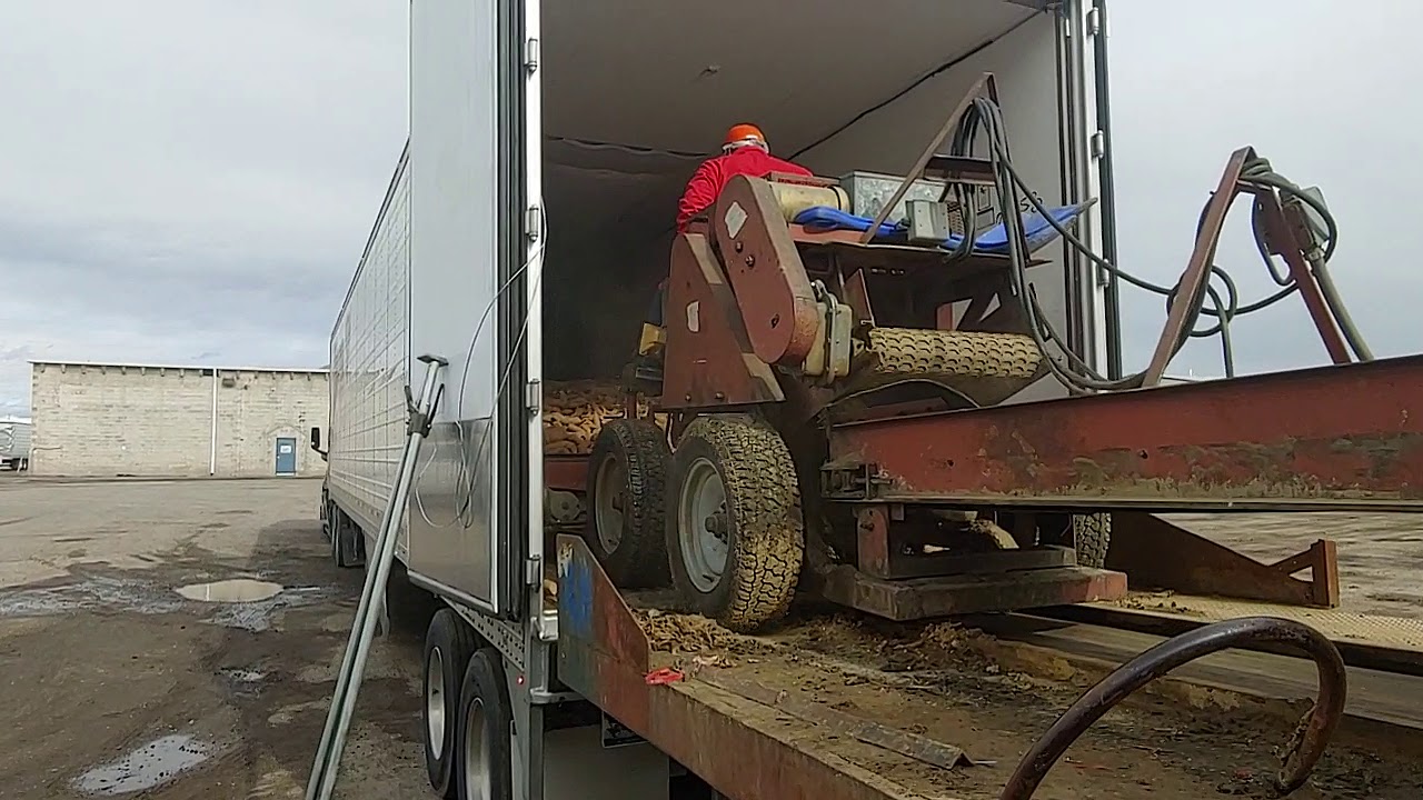 Trailer full of potatoes - YouTube
