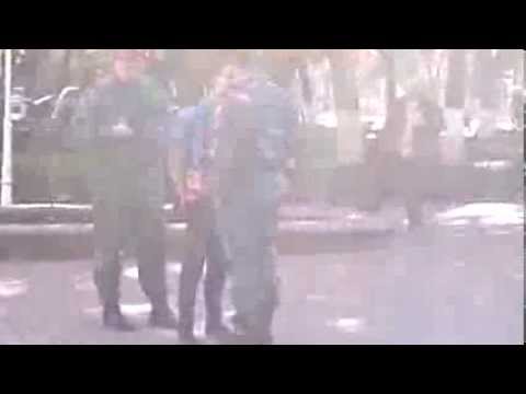 Смелый парень вырубил двумя ударами Беркут спецназ Украины