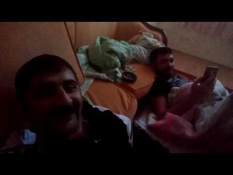 YANINDAKİNE BAĞIR SES VERME