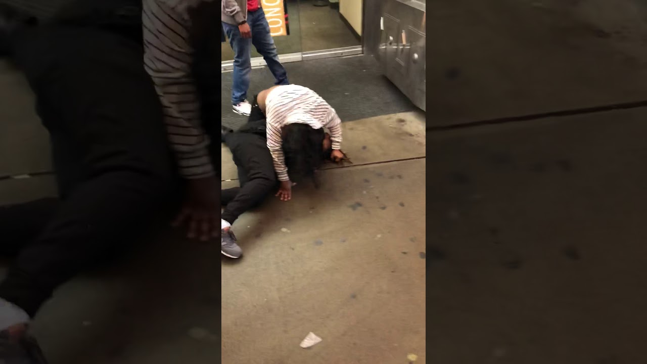 Dykes fighting - YouTube