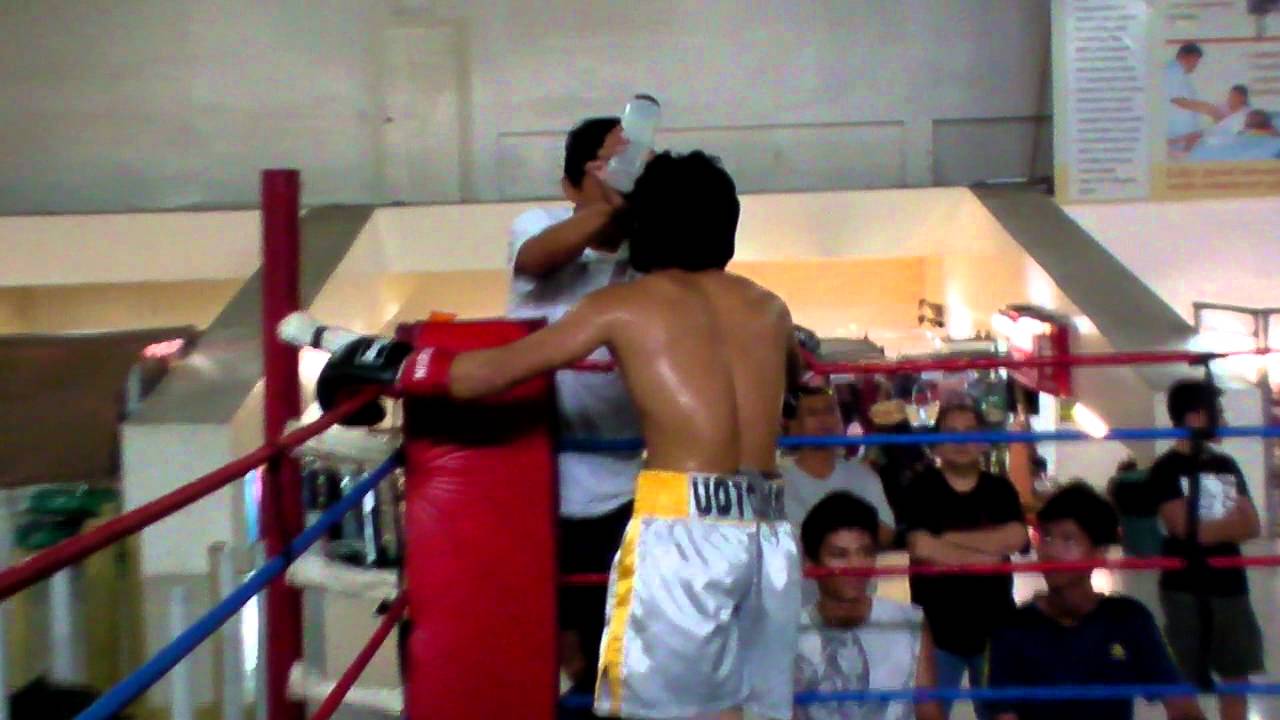 Sparring @D'square Edison Berwela VS Robert Udtohan 3 - YouTube