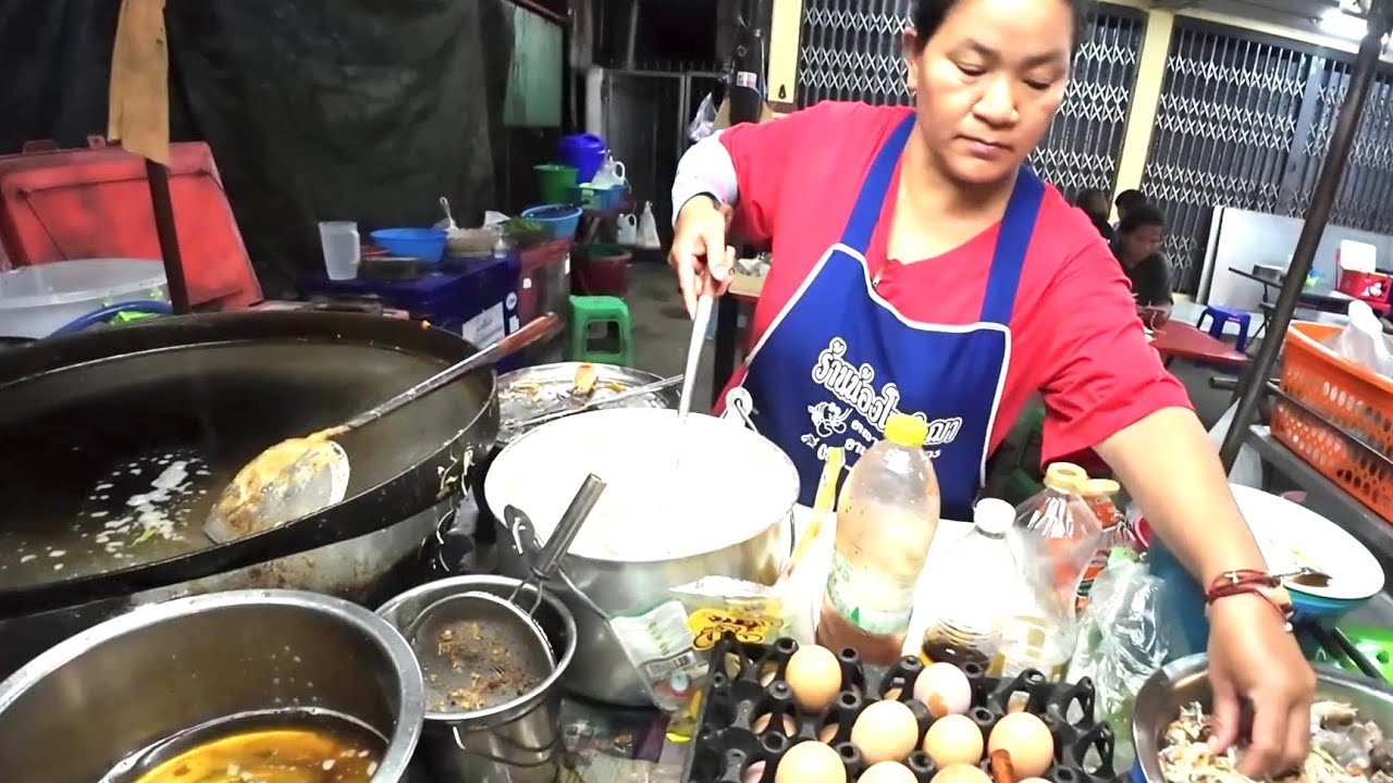 How To Cook Extreme Fried Eggs With Muscles in Bangkok- Thai street ...