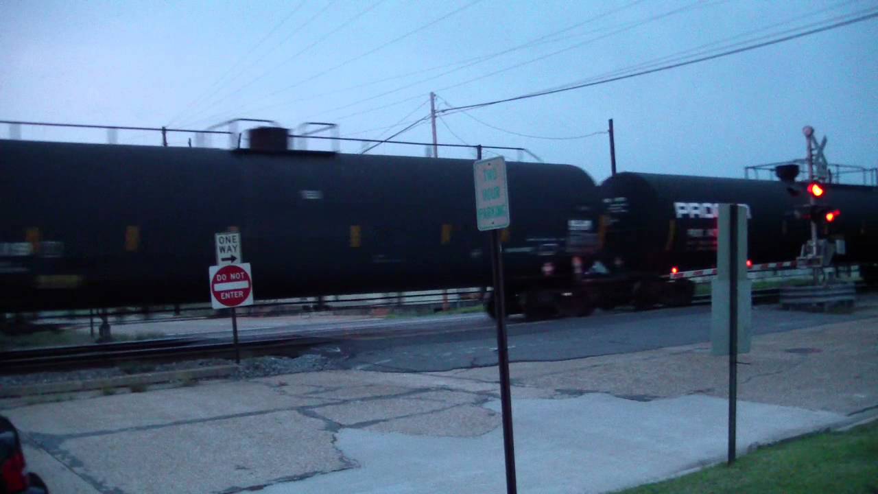 UP 9735 QLINL 8600 Ft Of Train - YouTube