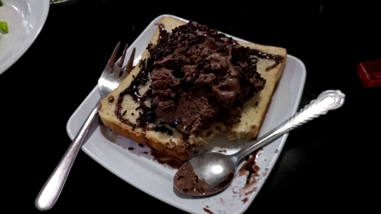 Roti ice cream with mie kuah cakalang @MANADO - YouTube