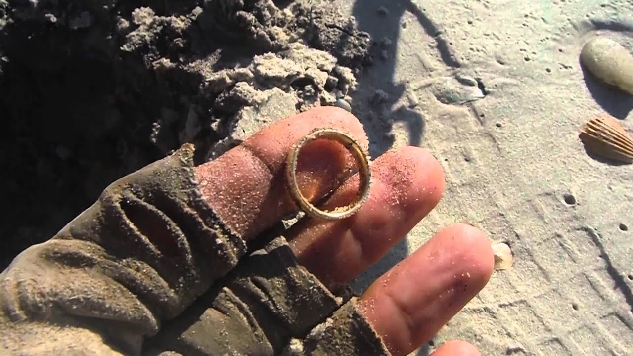 Some erosion digs, 3 gold rings and silver coins!! - YouTube
