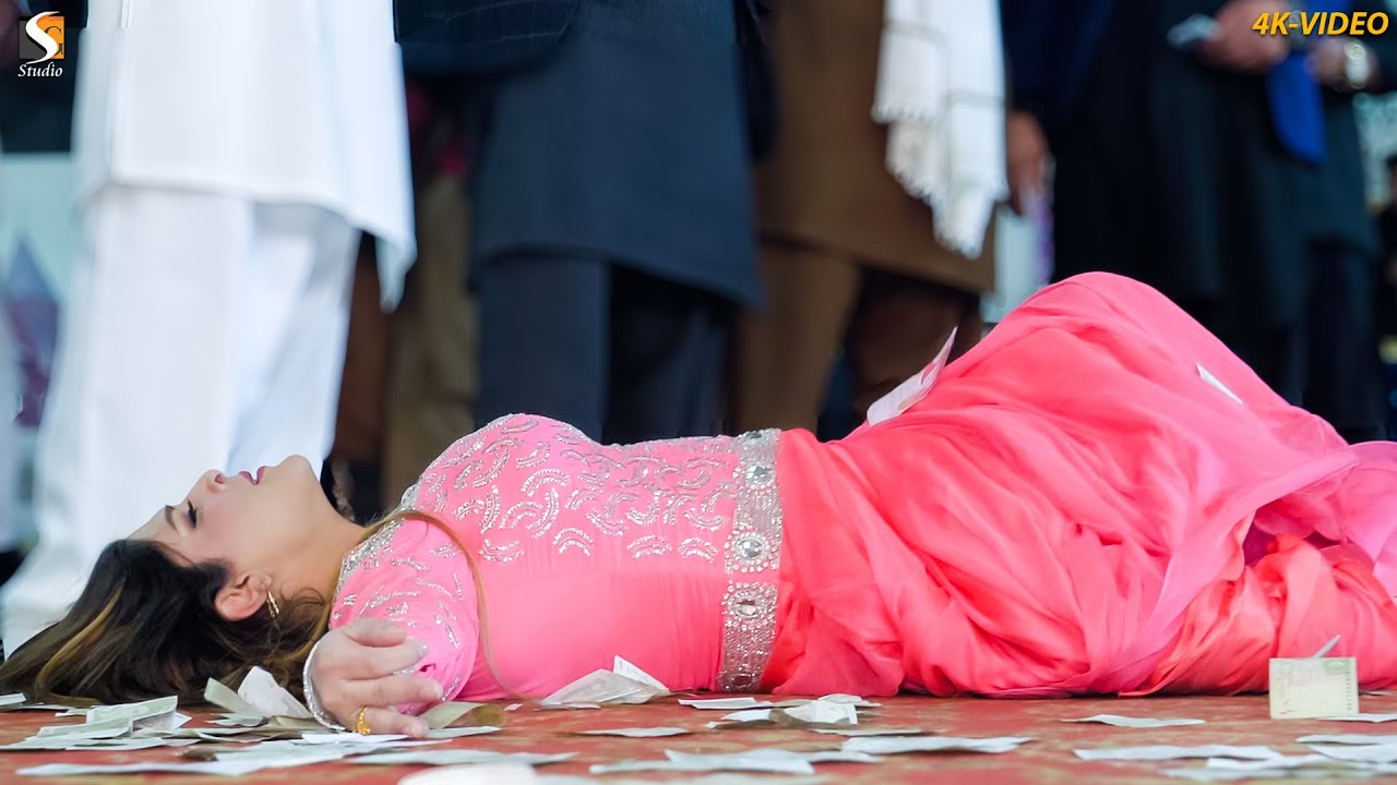 Meri Lagdi Kisay Na Vekhi Chahat Baloch Dance Performance 2024 Youtube