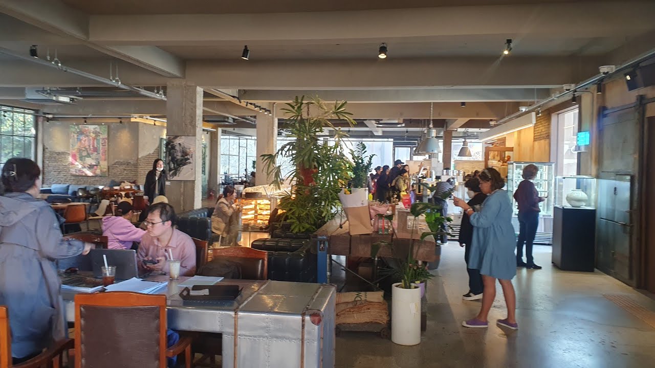 BTS Cafe/Magnate/Jimin's father/in Busan/met/Australian tourist/부산/BTS ...