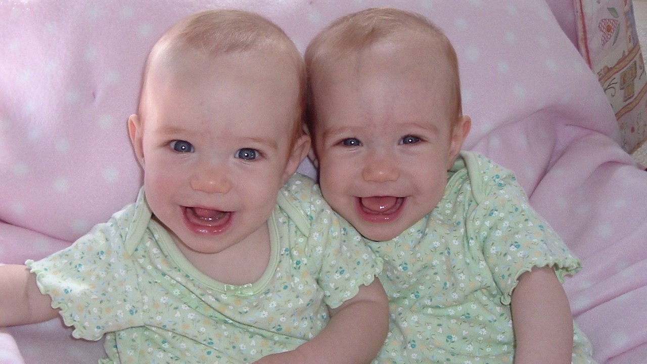 Tom and Rochelle Jones - Twin to Twin Transfusion Syndrome - YouTube