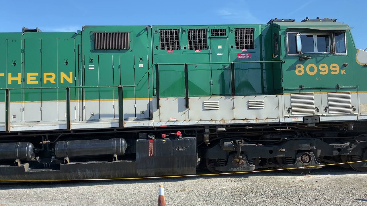 NS 8099 (Southern heritage Unit) Start up! (Starting a locomotive ...