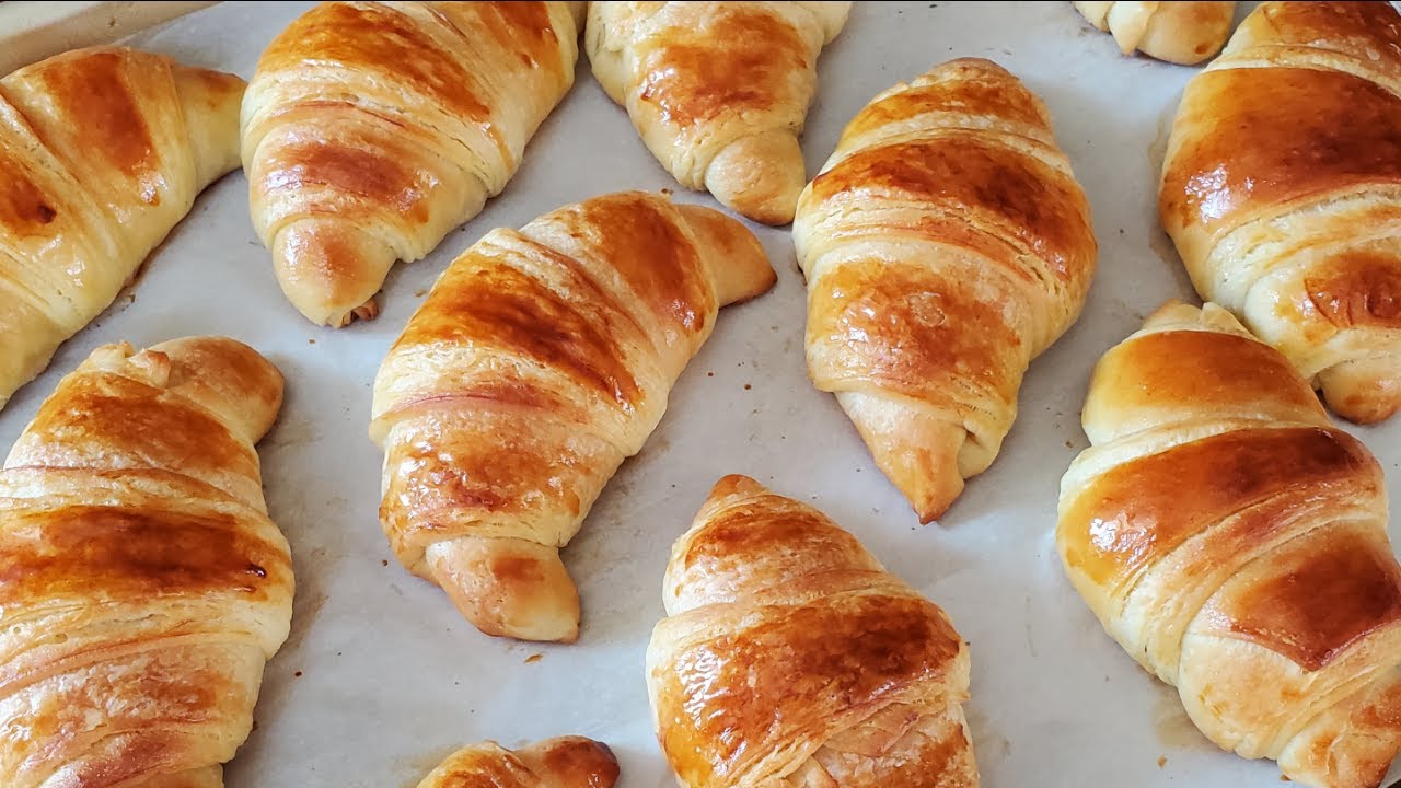 No fold, no machine, I found the simplest croissant! - YouTube