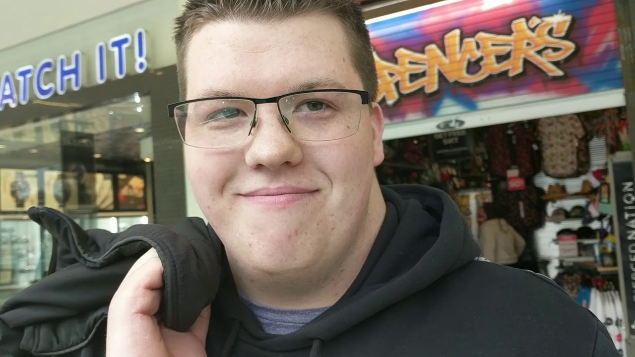 Shopping At The Biggest Mall in Canada - Noah VLOG Day 3 - YouTube