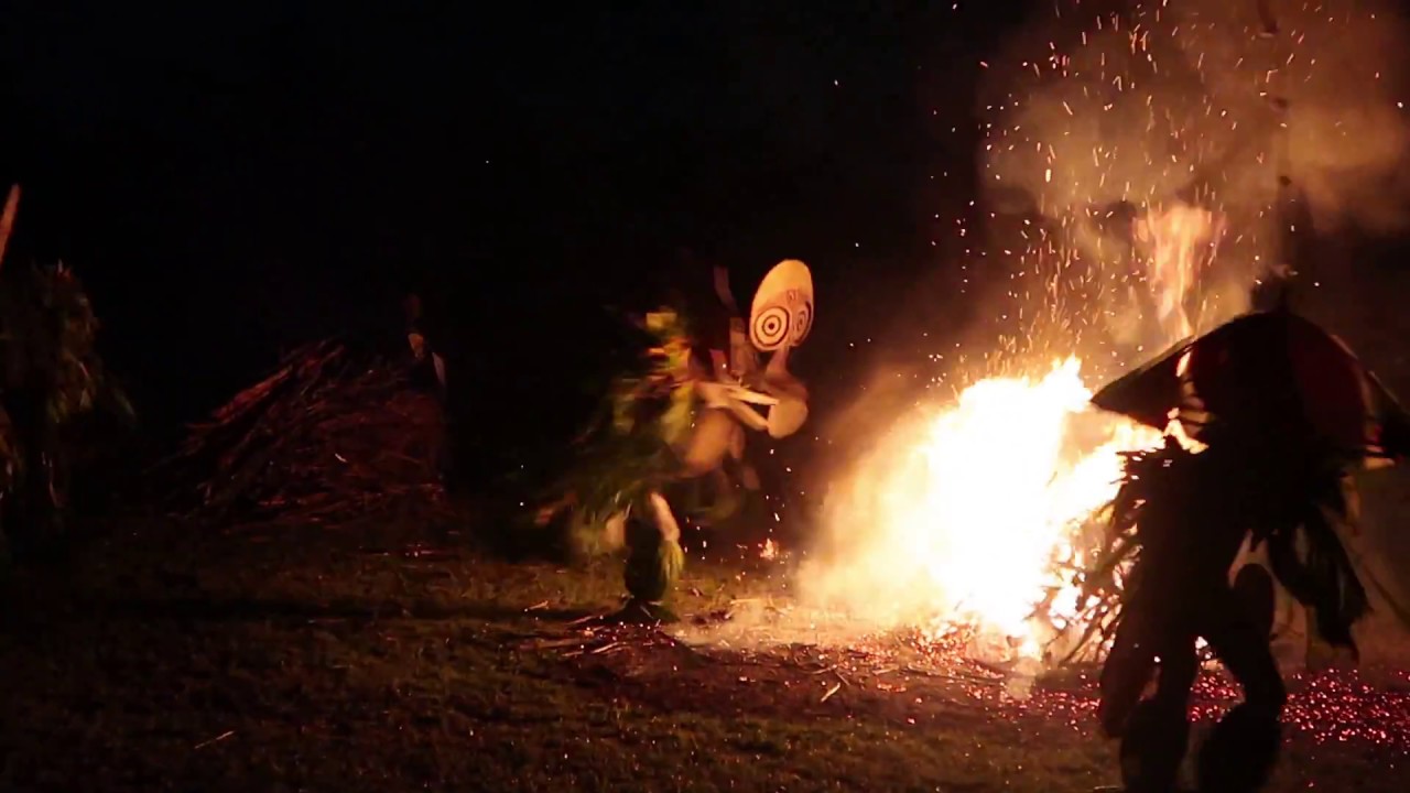 Baning Tribe Fire Dancers, Papua New Guinea - YouTube