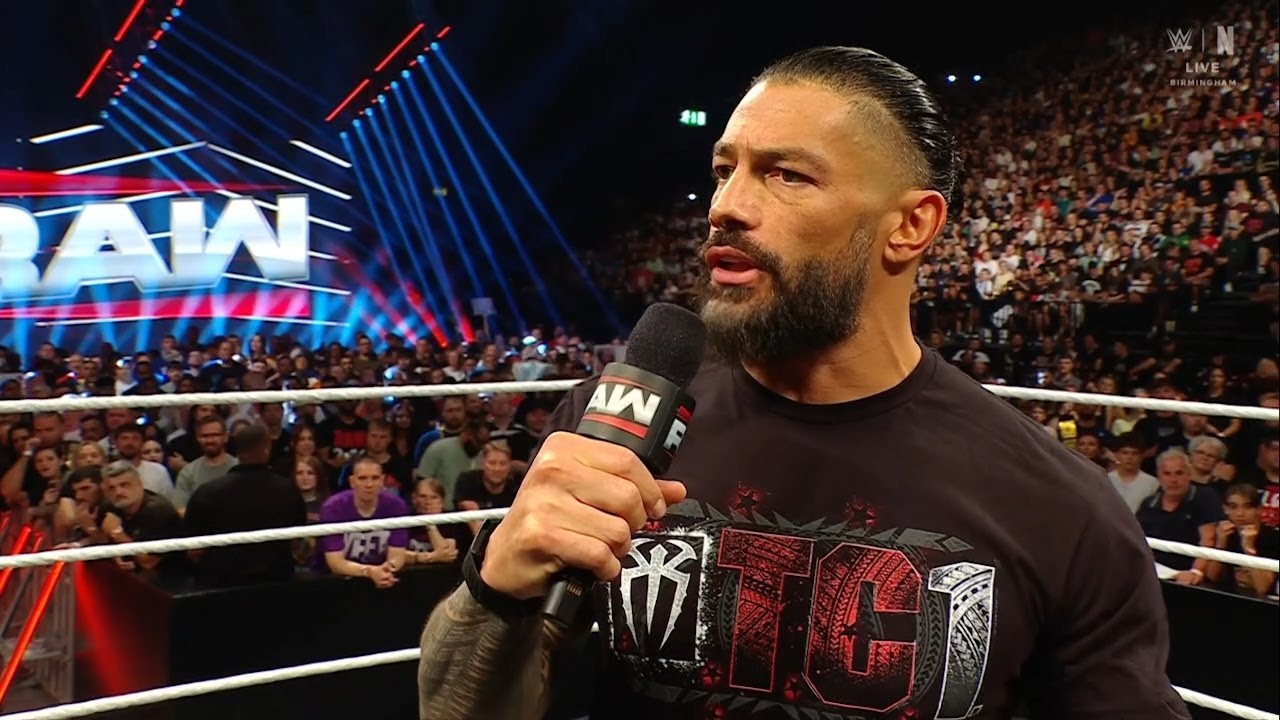 Paul Heyman interrumpe a Roman Reigns - WWE RAW 25 Agosto de 2025 ...