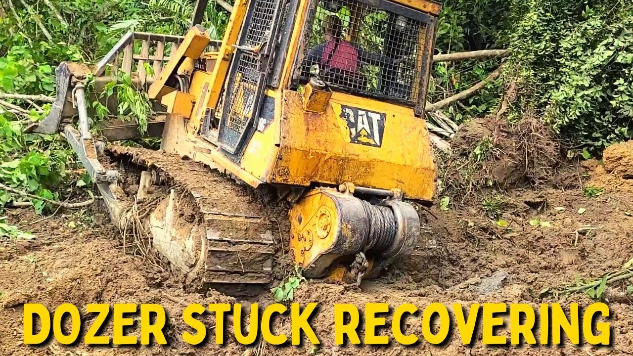 CAT D6G Dozer Stuck Recovery Without Using Other Heavy Equipment in The ...