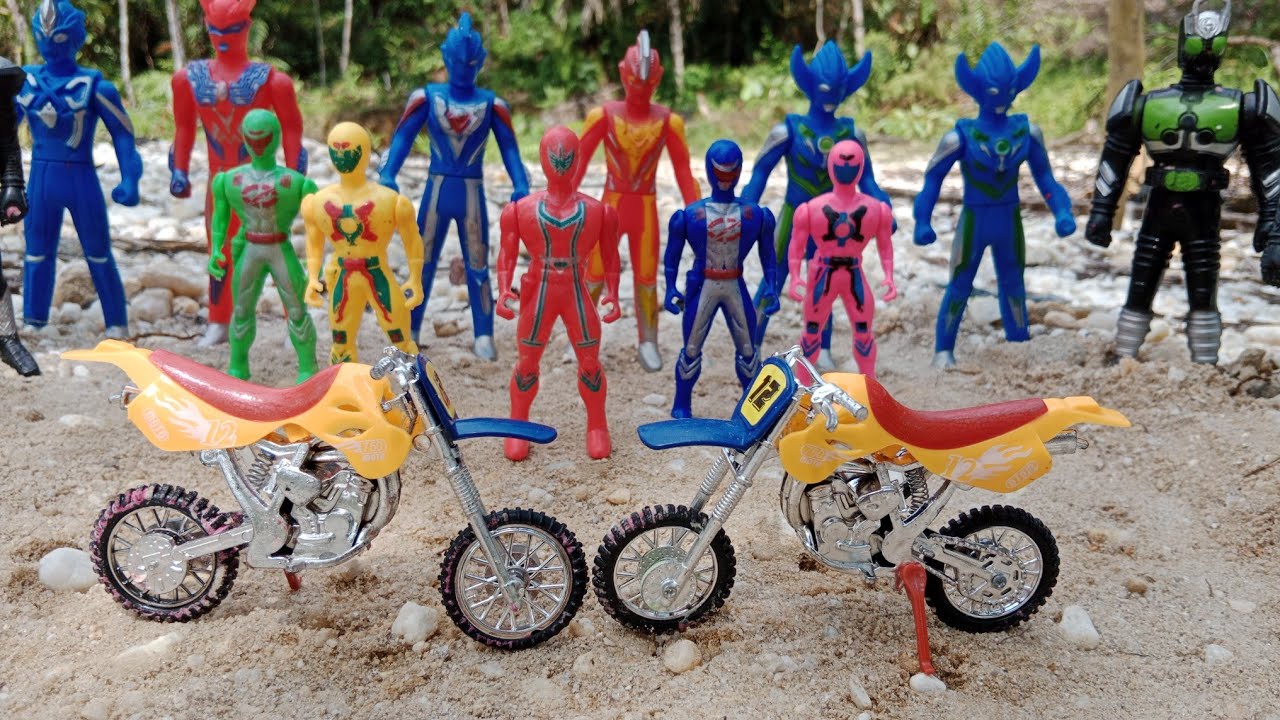 Kamen Rider and Ultraman have a motorcycle race#ultraman #ultramantoys ...
