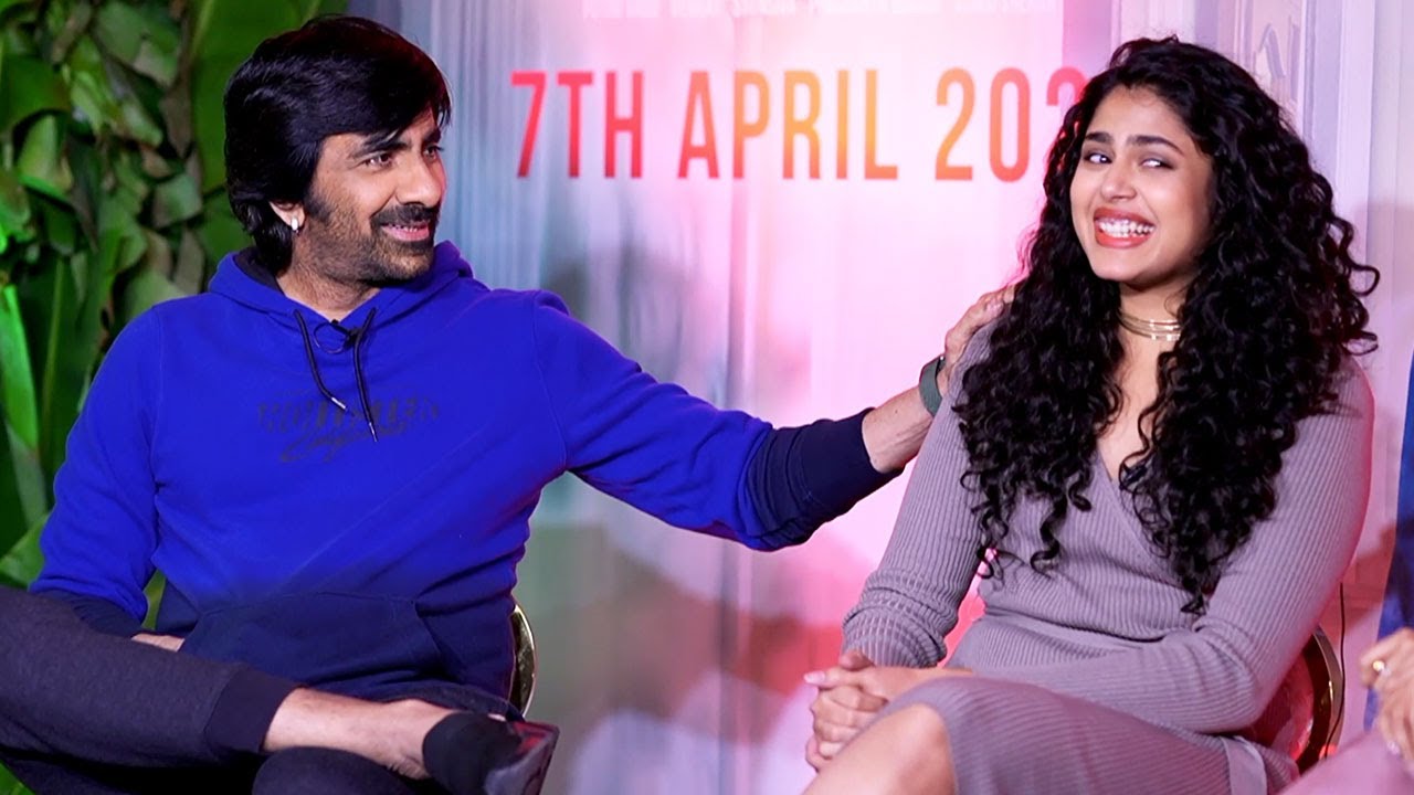 Ravi Teja Making Fun On Faria Abdullah | Manastars - YouTube