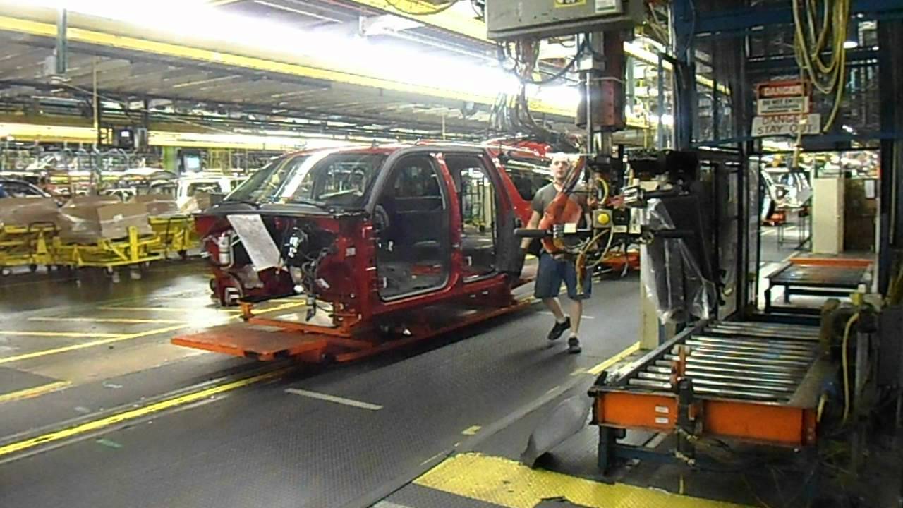 Cadillac Escalade being built at the Arlington GM Assembly plant - WOW ...