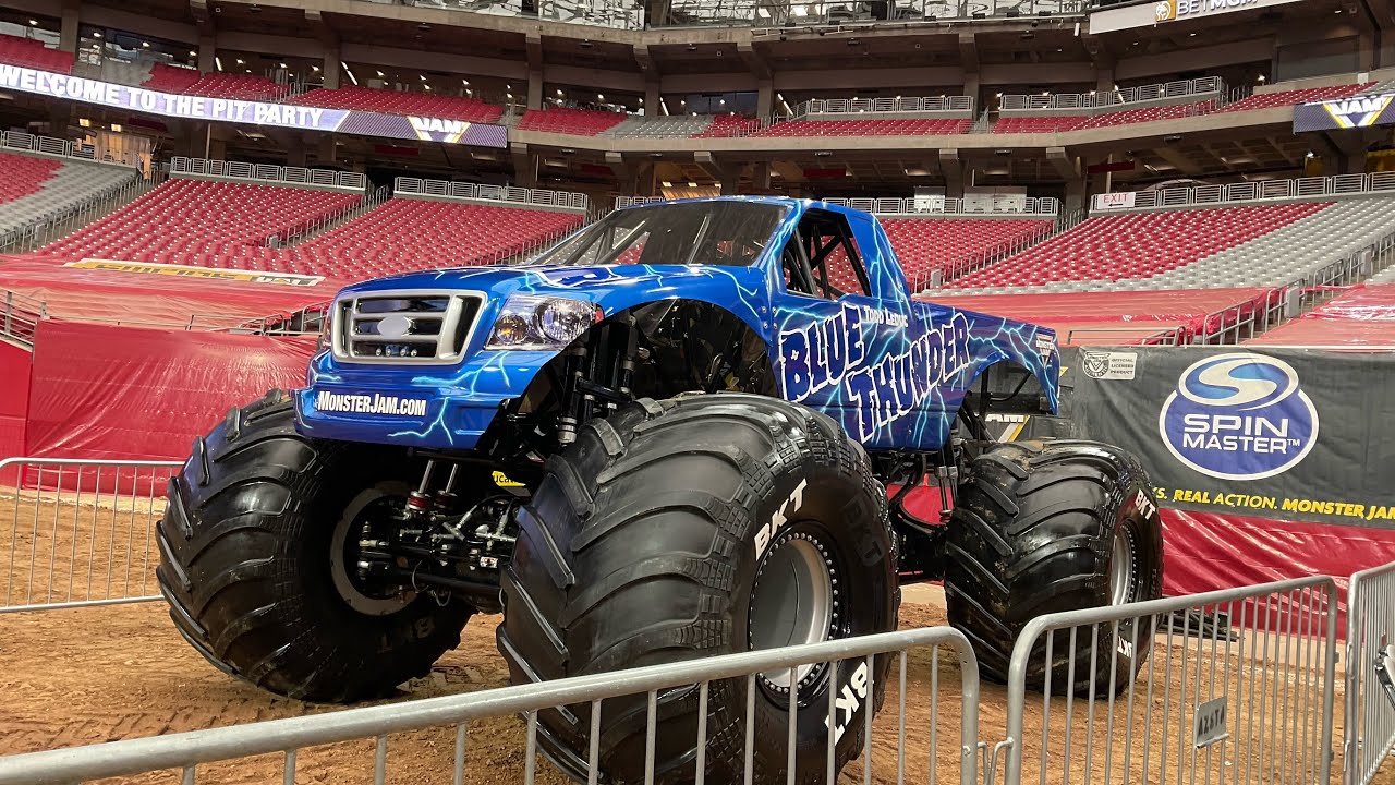 Blue thunder freestyle driver Todd Leduc - YouTube