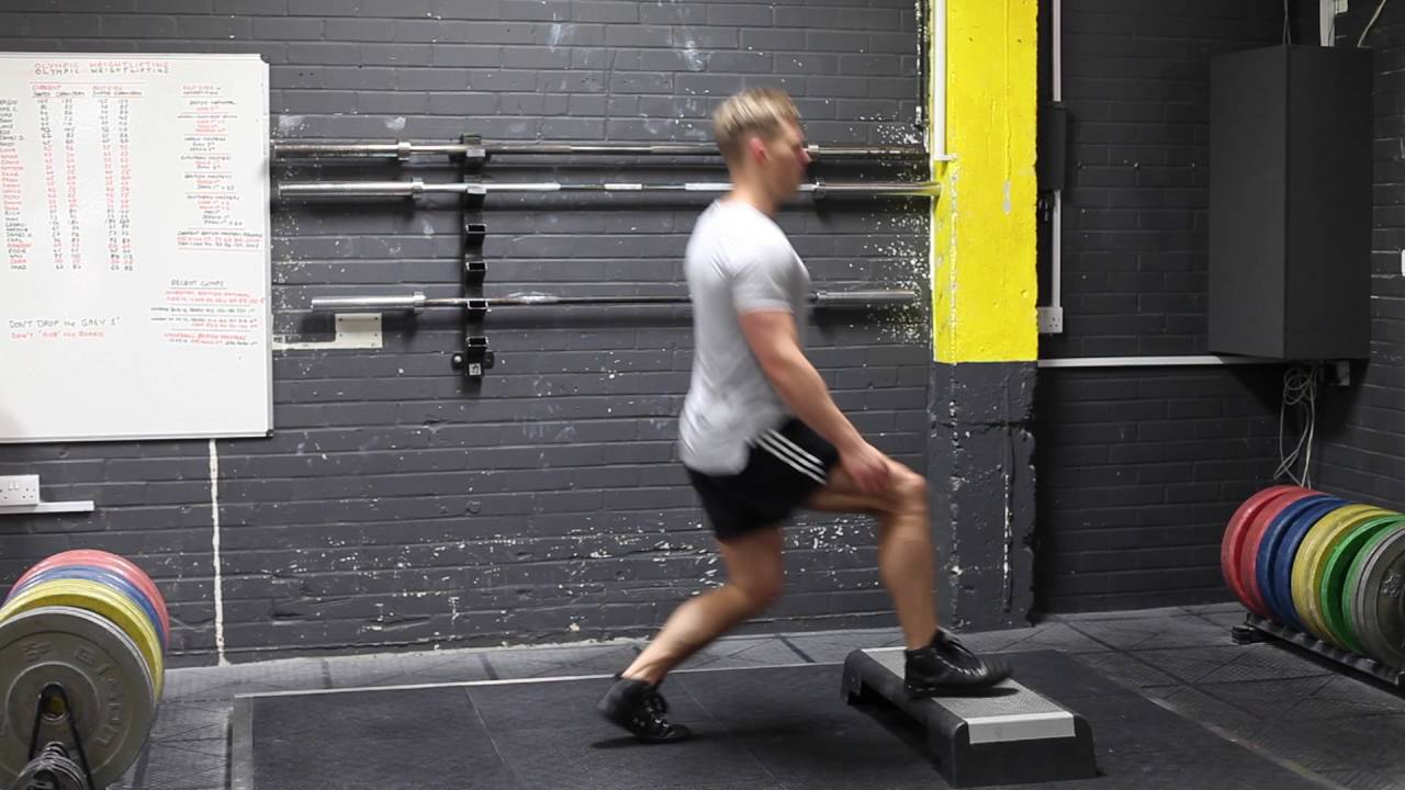 Alternating Bodyweight Lunges Onto A Step - YouTube