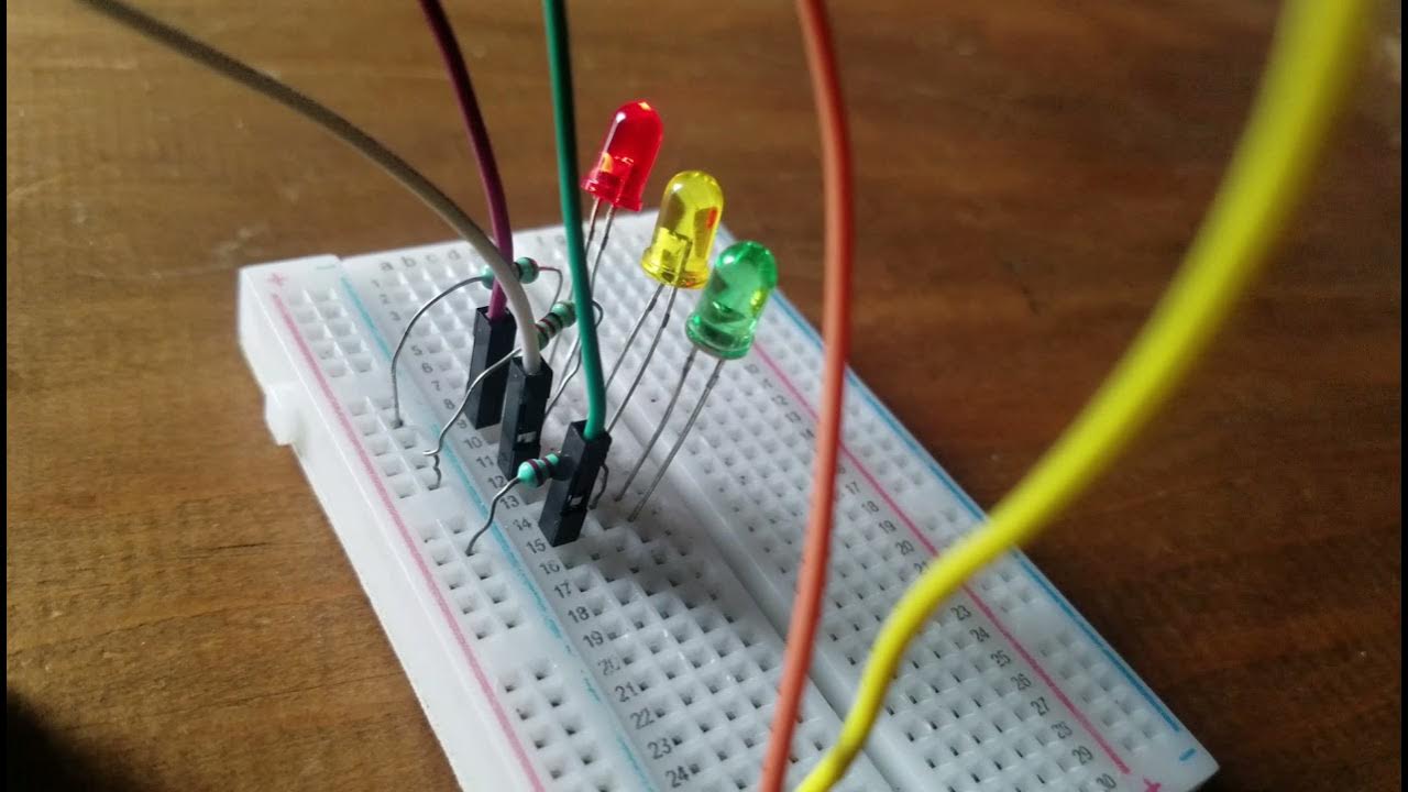 semáforo con parpadeo en luz verde (programado con arduino) - YouTube
