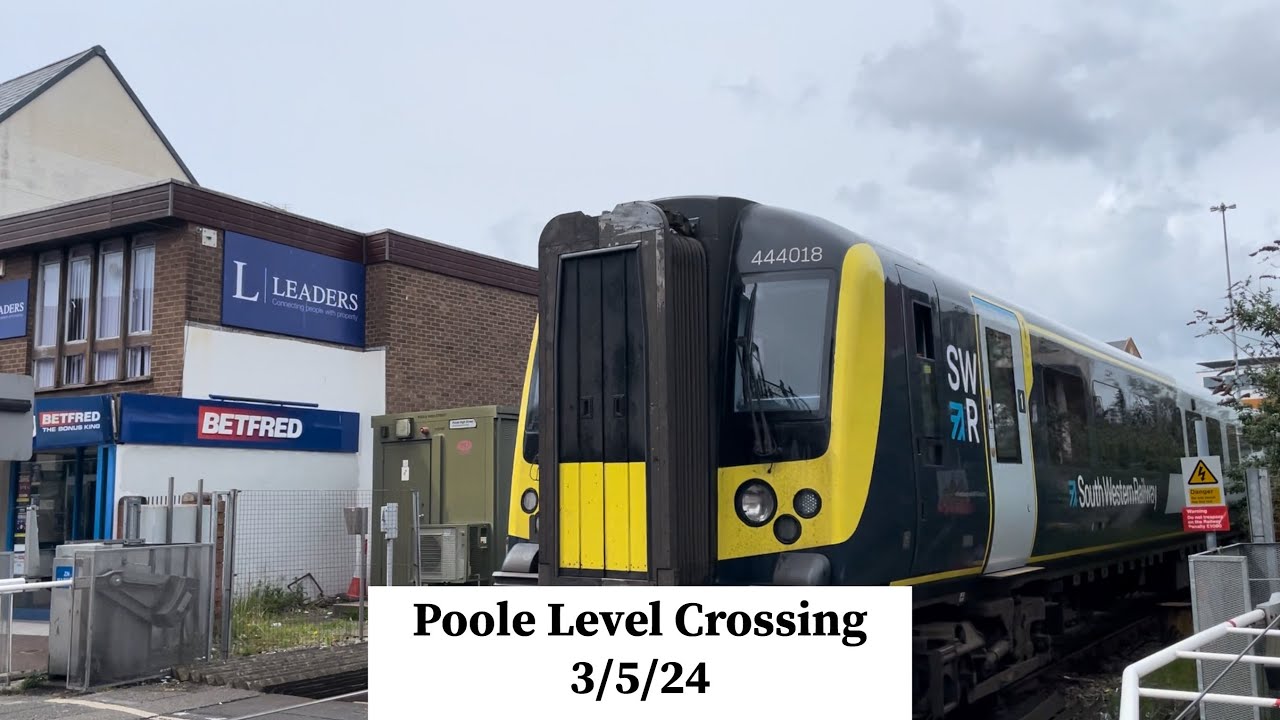 Poole Level Crossing 3/5/24 - YouTube