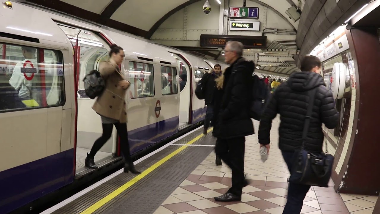 London Underground Bakerloo Line 1972 Stock Trains At Edgware Road 8 ...