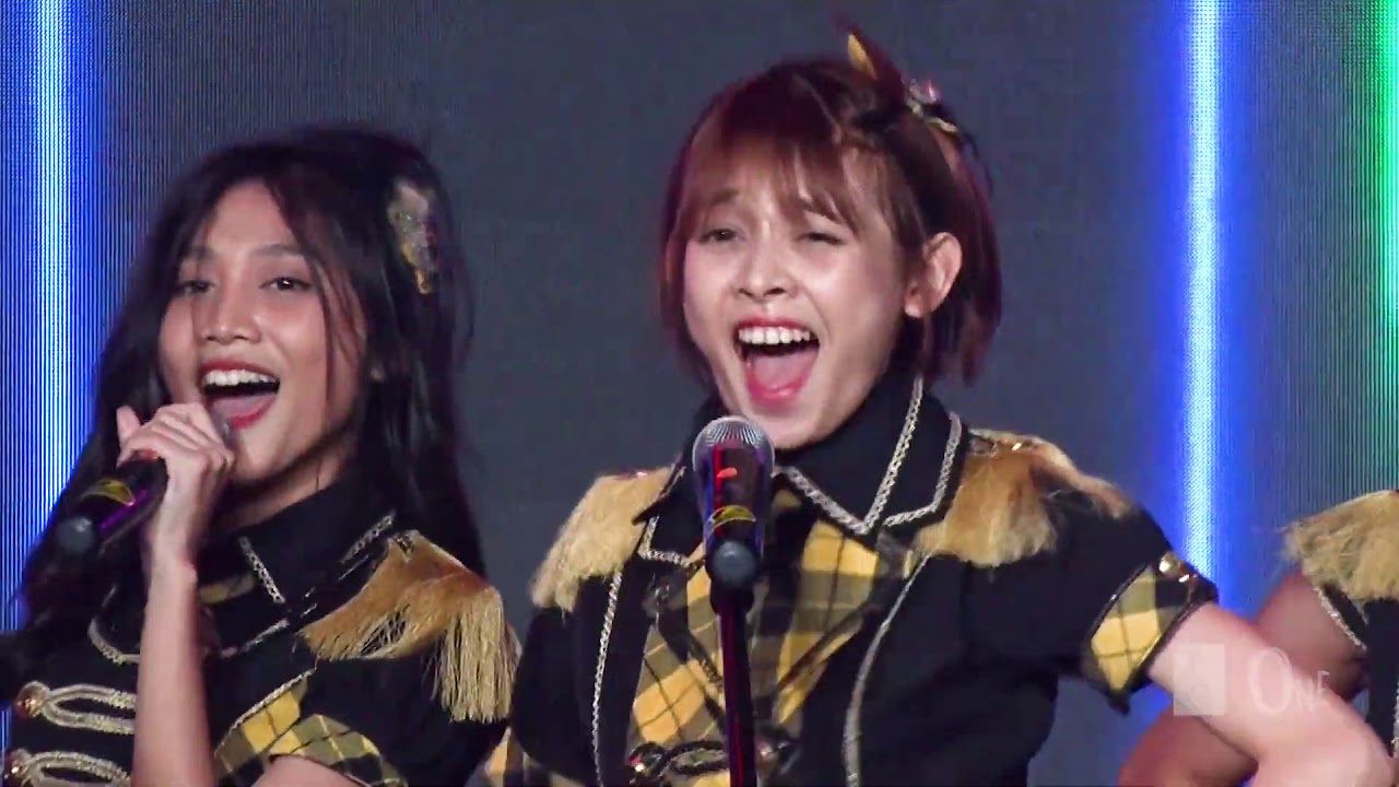 JKT48 8th Anniversary Concert | Flying Get - YouTube