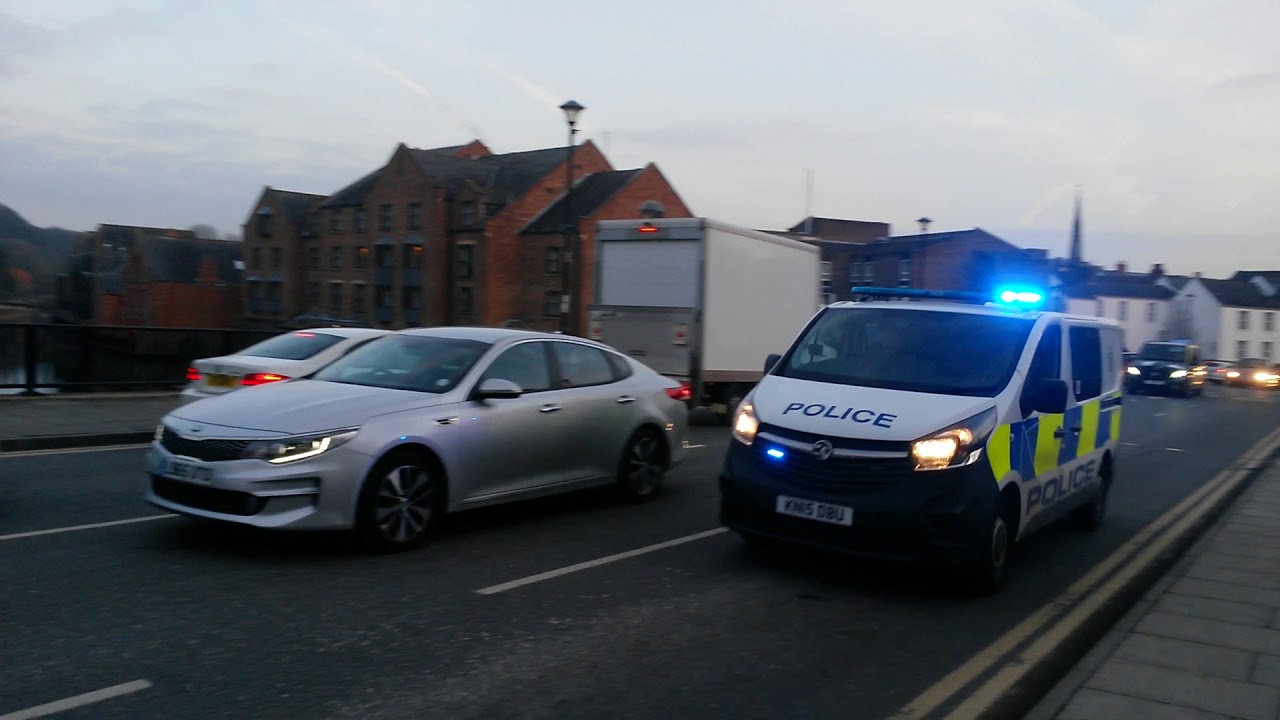 Durham Police Van Responding - YouTube