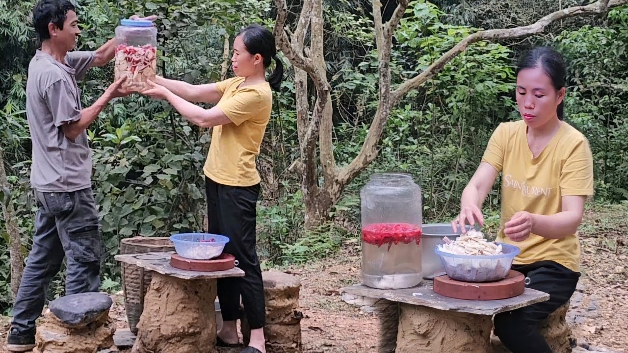 Survival Life - How to make chili bamboo shoots by Binh/Ut Tran! - YouTube